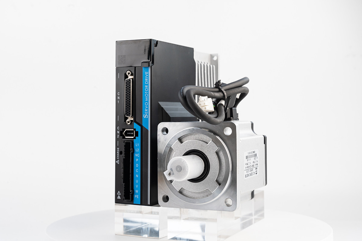 400W 220V Electric Servo Drive Motor Pulse Type For CNC Machine